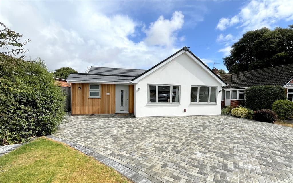 Properties for sale in Highcliffe | Pettengells