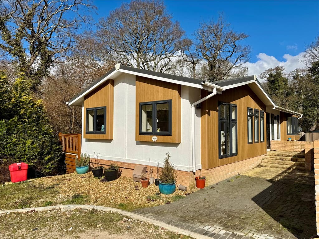 Park home for sale in Hampshire | Pettengells