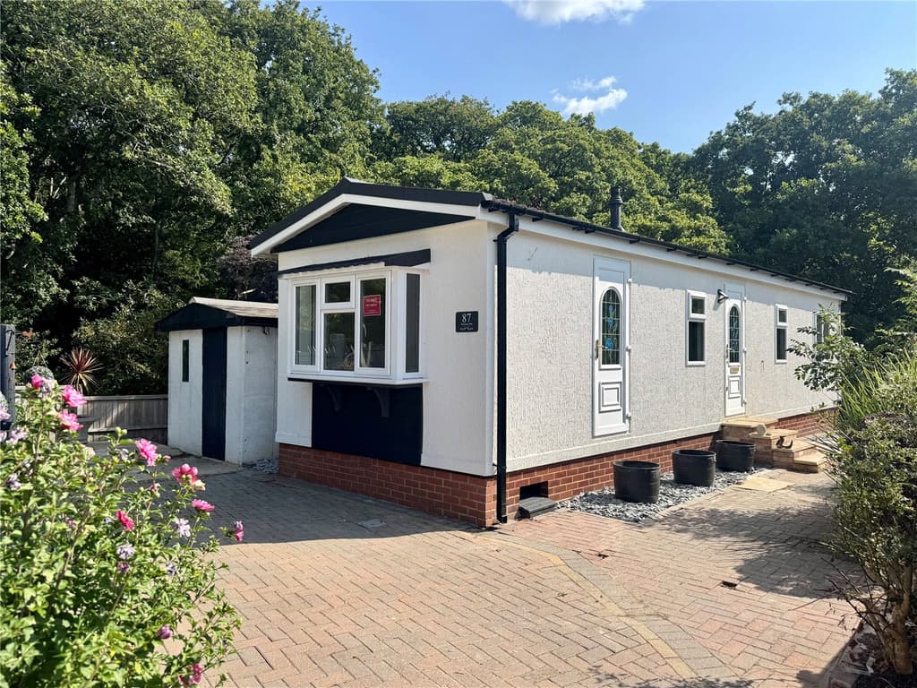 Park home for sale in Hampshire | Pettengells